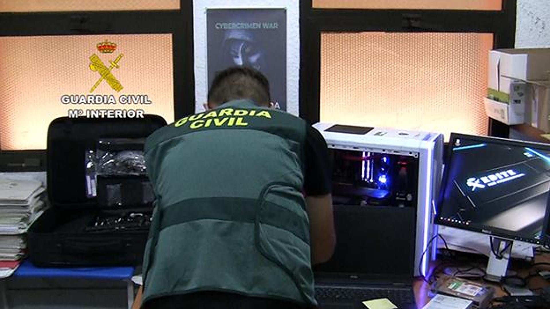 Este timo del código en tu Whatsapp pone en alerta a la Guardia Civil | Ideal